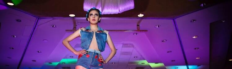 Cosa Fa la Modella? (Requisiti, Competenze, Carriera)